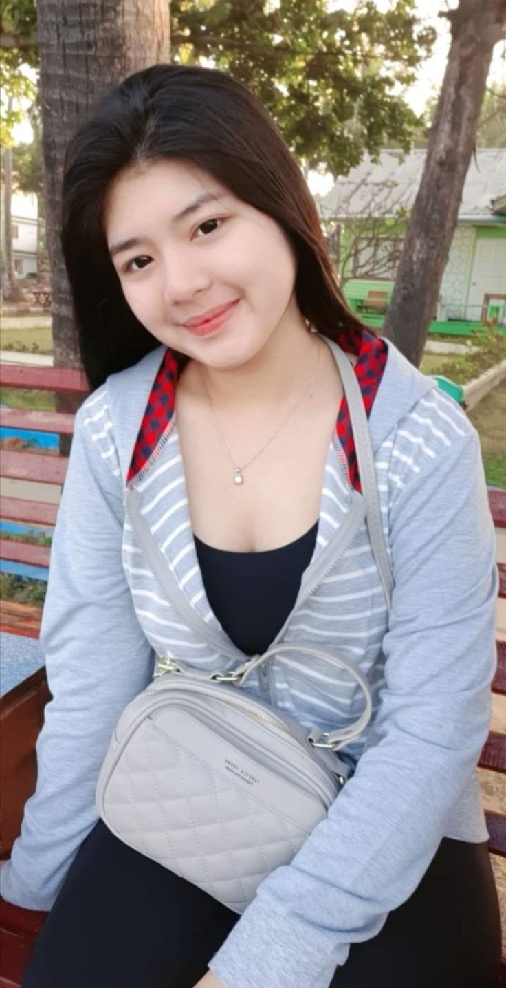 Pin Oleh Phyu Sin Htet Di Phyu Sin Htet Gaya Remaja Wanita Cantik