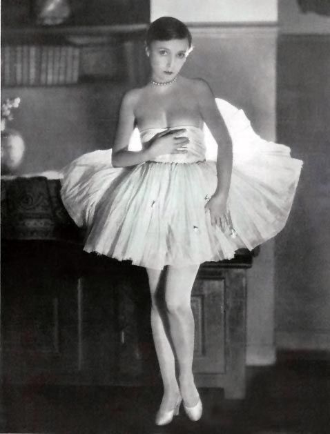 Bessie Love 1928 By James Abbe Bessie Love 1920s Actresses Bessie