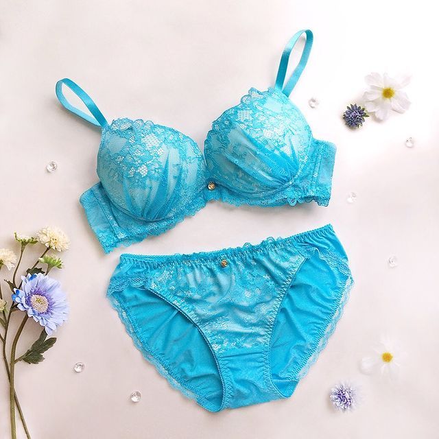 「intimo」おしゃれまとめの人気アイデア|pinterest|federica【2025】 レディースランジェリー パンティー ブラ
