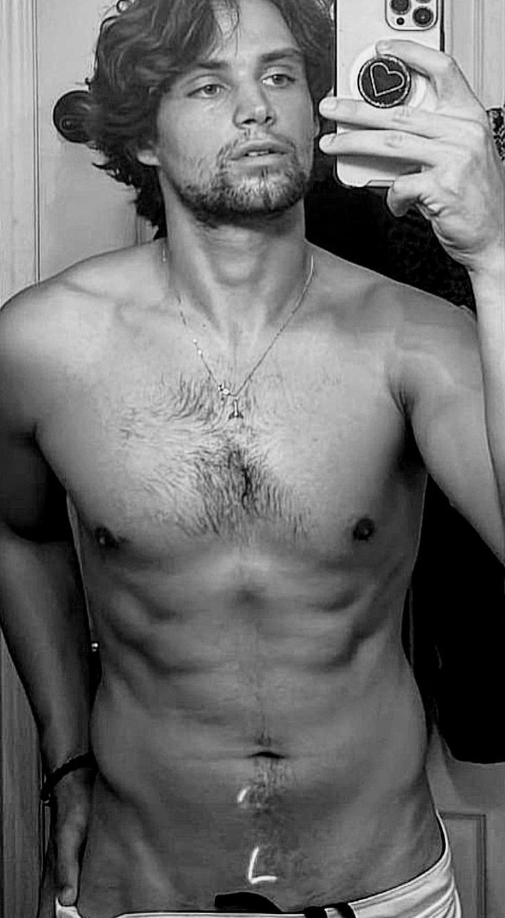 986102 Beautiful Men Chris Hemsworth Curly Hair Men