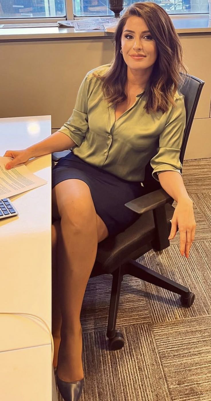 Help In The Office Dear Curvy Women Outfits Secretary Outfits Office Attire Women