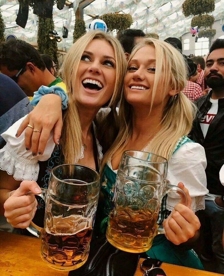 Pin By Igori On Octoberfest German Beer Girl Oktoberfest Woman Beer Maid