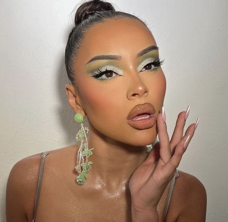 Pin By Hidden Fashion On Hair And Makeup Inspo Eye Makeup Glam Makeup Look Fashion Makeup