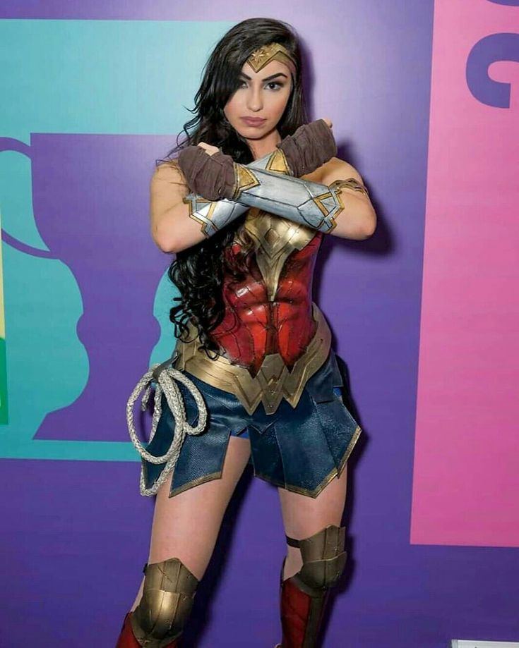 Pin De Fã Clube Batbase Em Cosplay