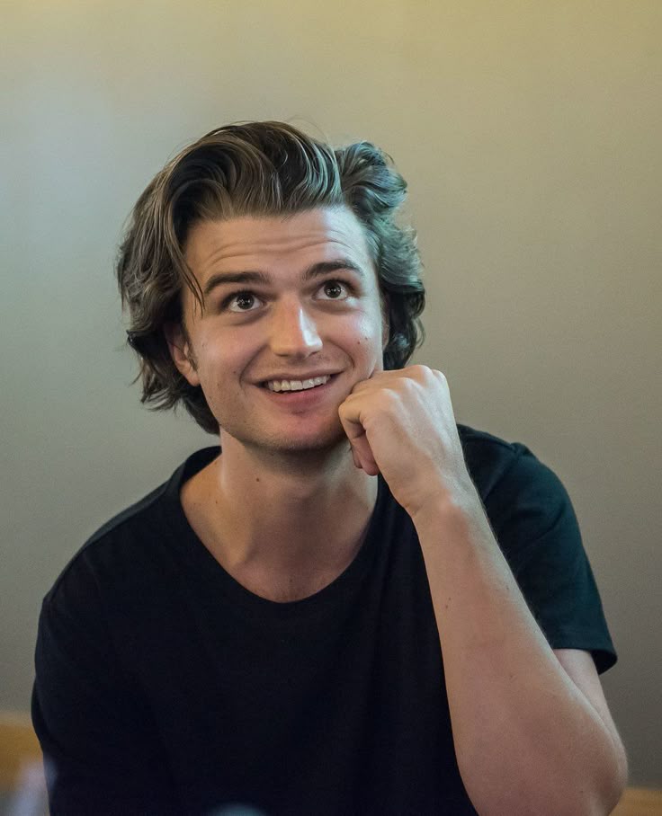 Pin By Sophie On Bf 3 Joe Keery Stranger Things Joe Keery Steve Harrington Stranger Things