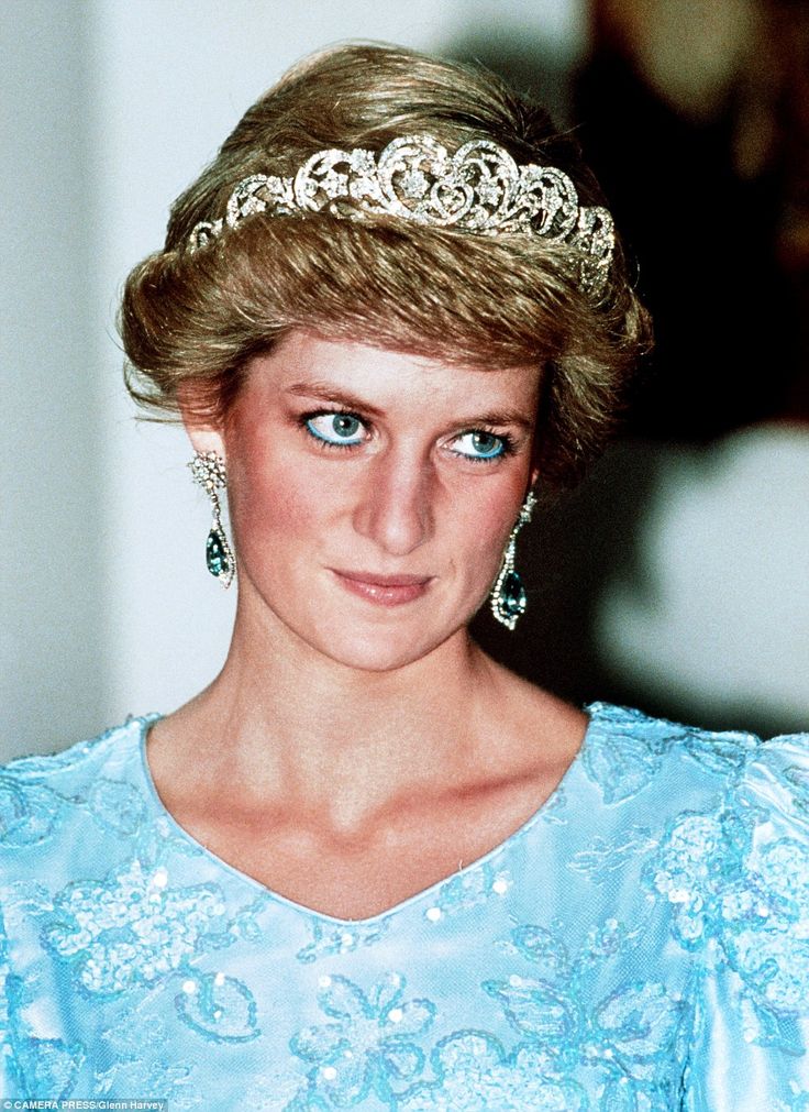Dianas Rainbow Of Rare Stones And Why Her Favourites Were Fakes Lady Diana Princess Diana