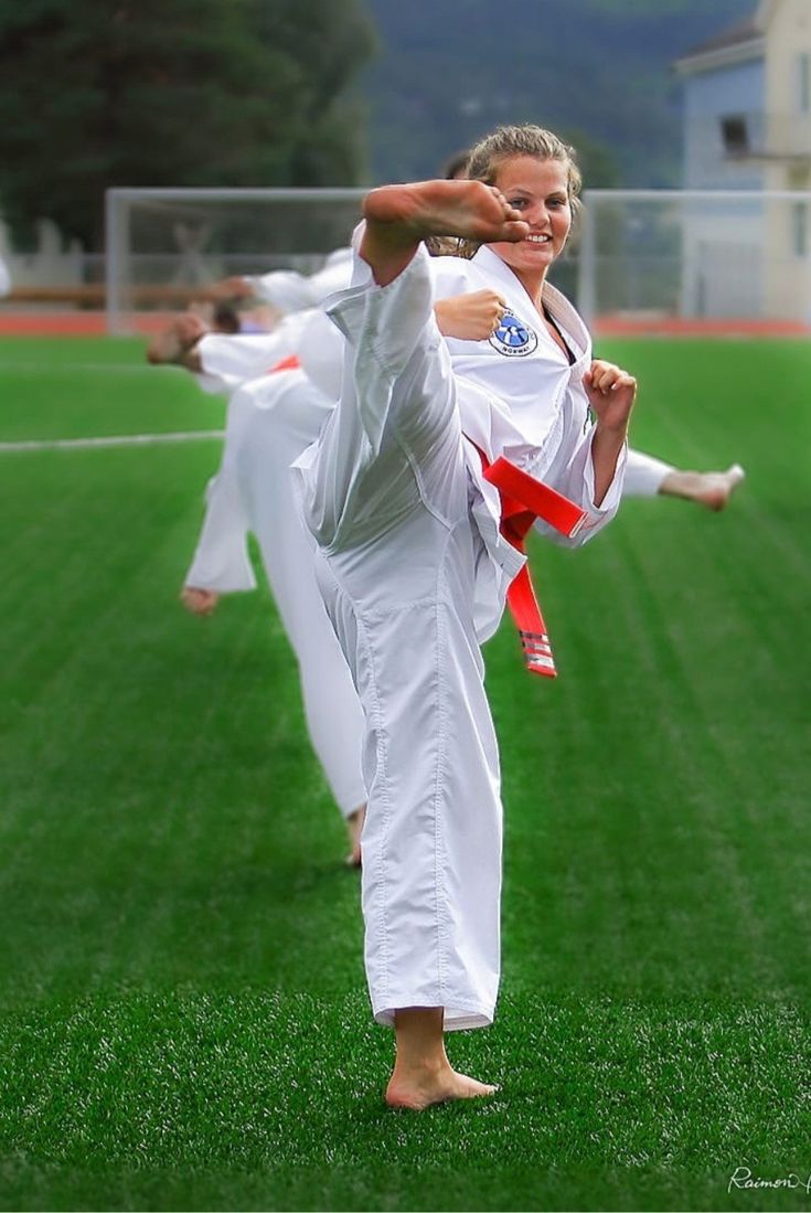 Pin By August Duwi On The Pose Of Beauty👌👍 Martial Arts Girl Martial Arts Workout Martial
