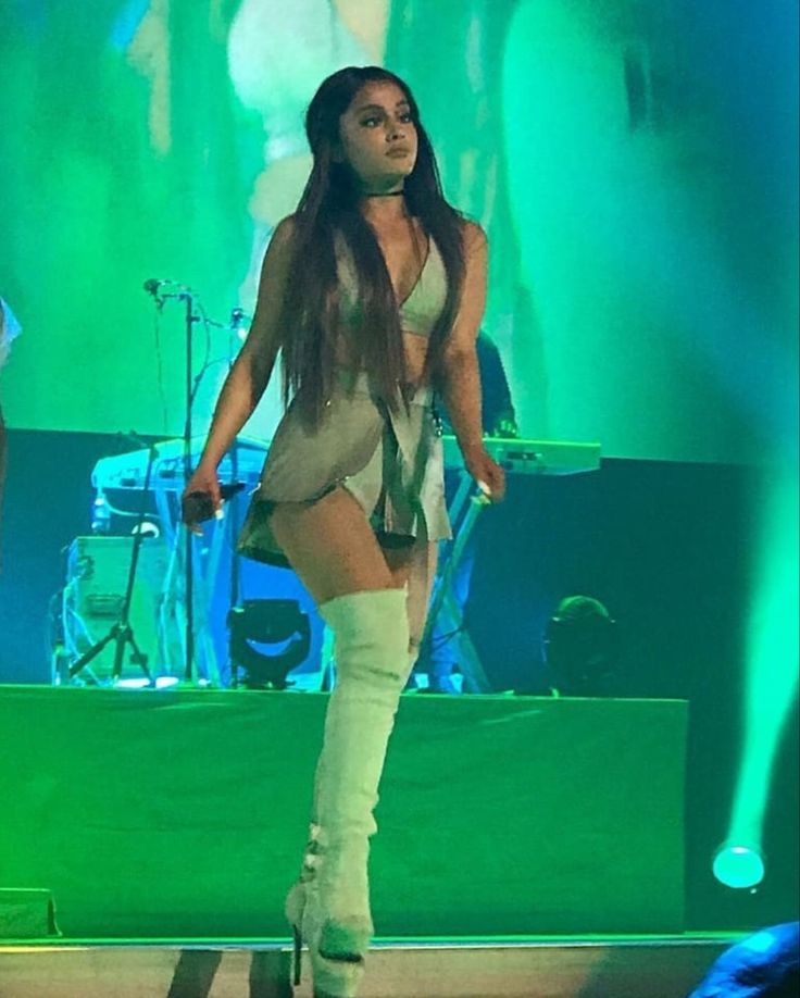 Pin By Tia On Dangerous Woman Tour ♡ Ariana Grande Concert Ariana