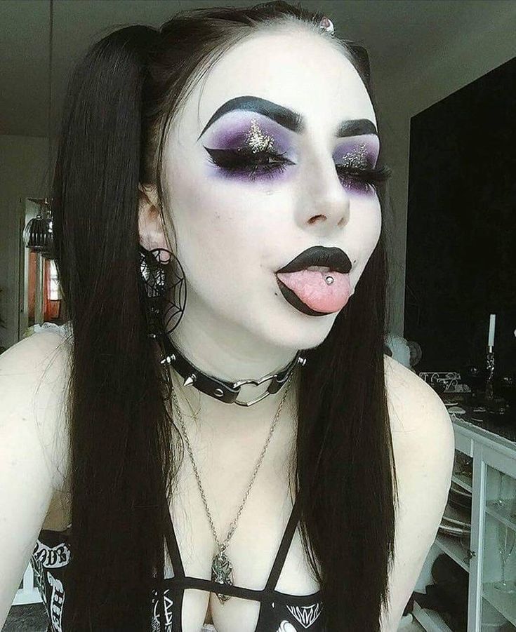 Pin By Aubz On Makeup In 2020 Gothic Makeup Edgy Makeup Goth Makeup
