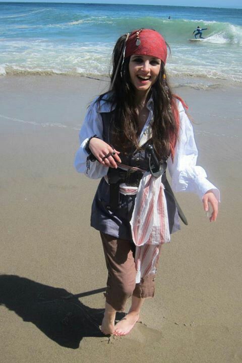 Pin By Fawziyyah On Cosplay Costumes Female Pirate Costume Jack Sparrow Halloween Costume
