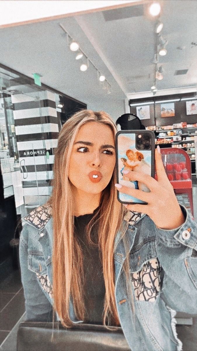 Pin By ๐บ๐ผ๐ฟ๐ด๐ฎ๐ป F4f On Addison Rae Addison Addis Mirror Selfie