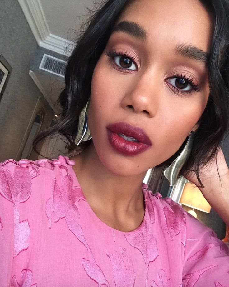 The 43 Coolest Celebrity Makeup Looks You Have To See Celebrity Makeup Looks Dark Lipstick