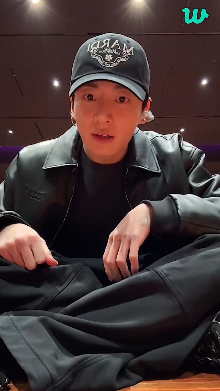 Jungkook On Weverse Live Video Bts Jungkook Jungkook Cute