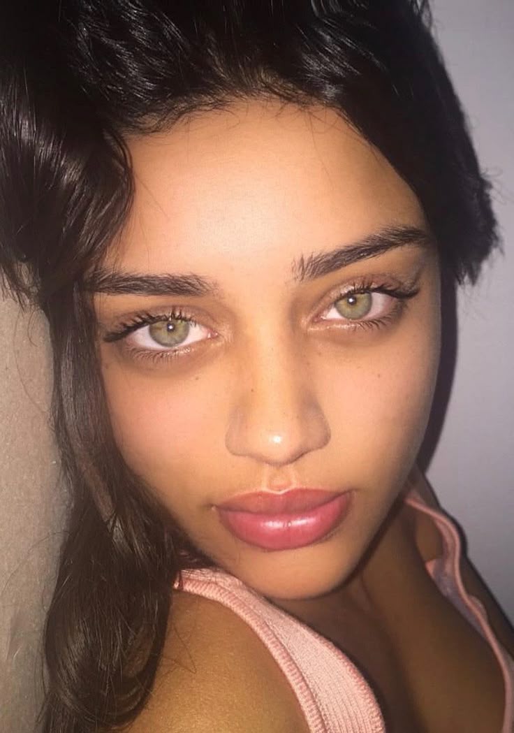 Pin By Rita On Pretty Ladies 3 Straight Eyebrows Pretty Face Pretty Eyes