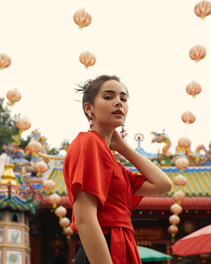 Urassaya Sperbund On Instagram Happy Chinese New Year Na Ka ♥️♥️” Fotografi Potret