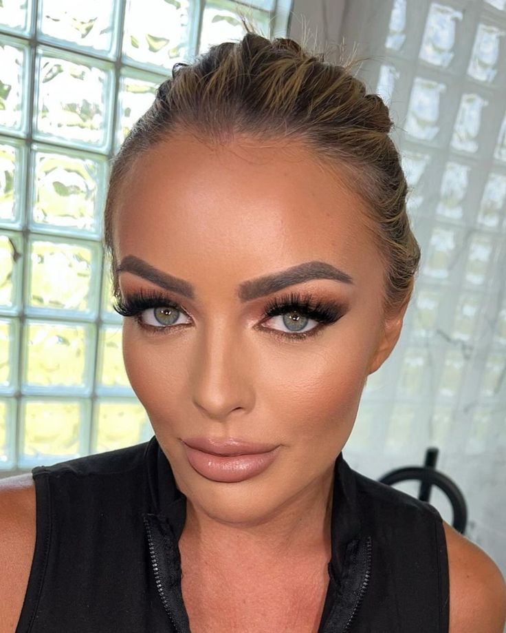 Pin By Logan Webster On Amanda Saccomanno Aka Wwe Mandy Rose Amanda My Girl Glam