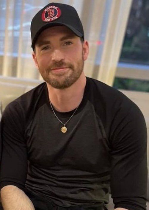 Pin By Sarah Schuler On Men Christopher Evans Chris Evans Captain America Chris Evans