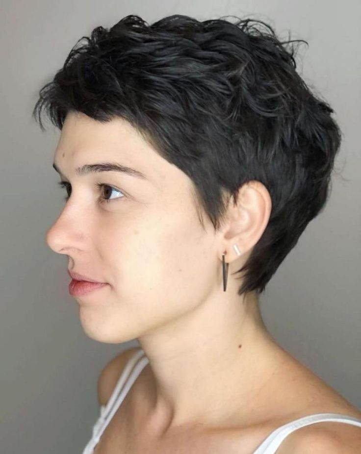 60 Cute Short Pixie Haircuts Femininity And Practicality In 2020 Pixie Haircut Short Wavy