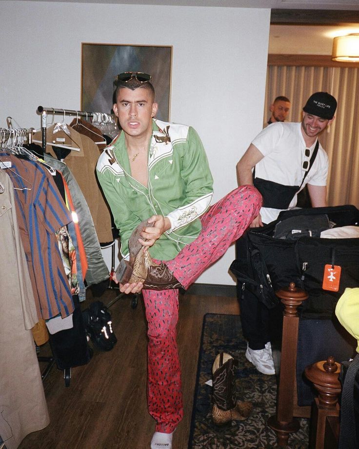 Pin De G Train En Bad Bunny