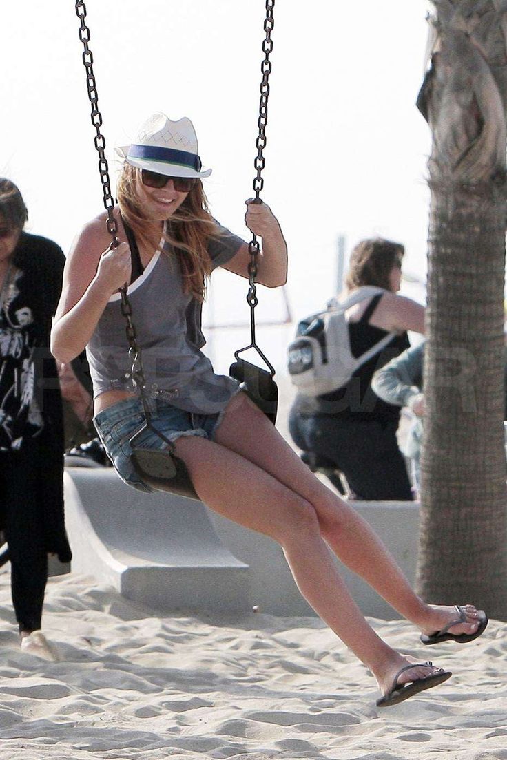 Leighton Has A Swinging Good Time In Her Bikini In 2022 Leighton Meester Bikinis Emmy Rossum