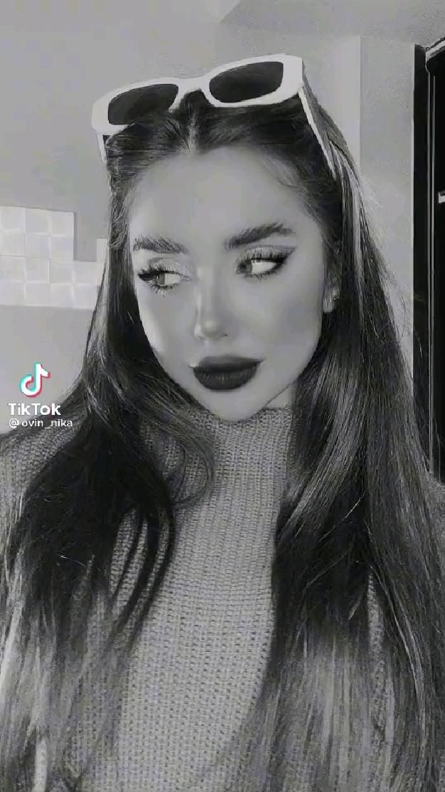 Pin By 𝓐𝓛𝓜𝓐🤍🔗 On Idea Pins By You Barbie Fashion Sketches Beautiful Women Videos Comic Dress