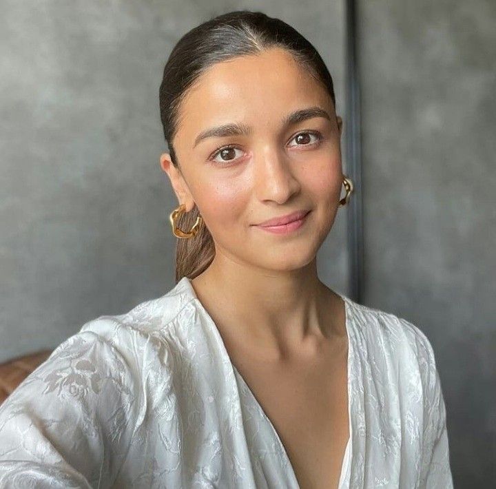 Pin By Tasmia Taranum On Alia Bhatt Alia Bhatt Cute Actress Hot