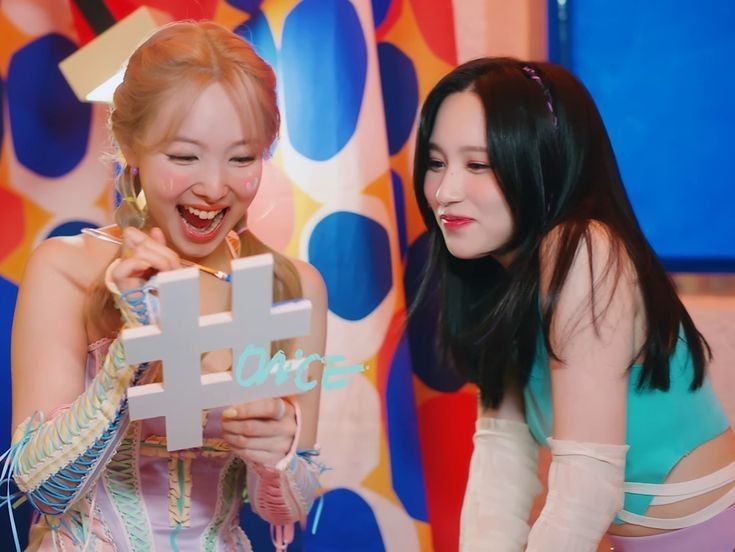Pin By ୭ৎ On ‒ ᴛᴡıᴄᴇ Nayeon Celebrities Mina