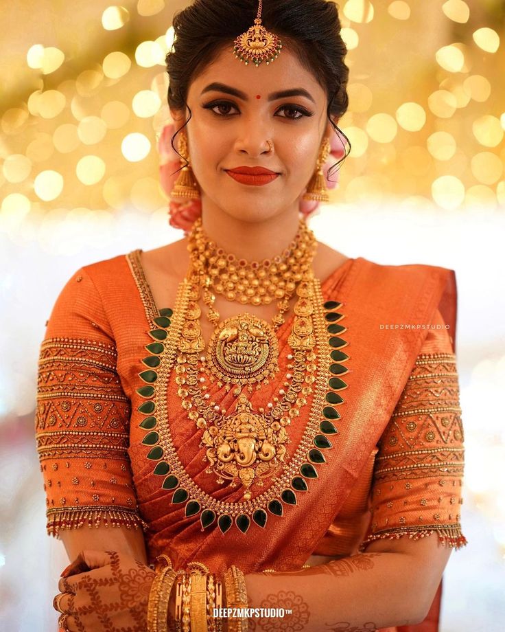 ๐๐๐๐ฉ๐ณ๐๐ค๐ฉ๐๐ญ๐ฎ๐๐ข๐จโข On Instagram This Wedding Season Elevate Bridal Hairstyle Indian Wedding
