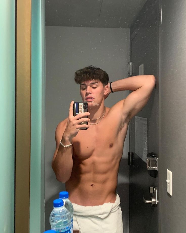 Pin De Ilary En Noah Beck Fotos De Abdomen Hombres Guapos Chicos Musculosos