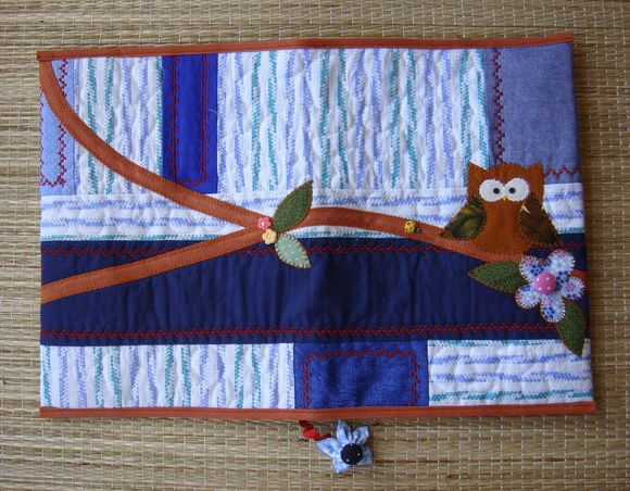 Capa De Livro Em Patchwork | Fafa Arte | Elo7 | Patchwork, Capa de ... Capa De Livro Em Patchwork | Fafa Arte | Elo7 | Patchwork, Capa de ...