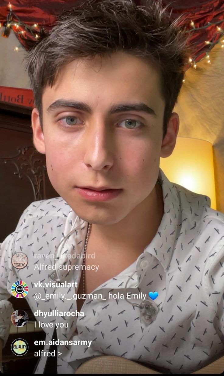 Pin En Aidan Gallagher