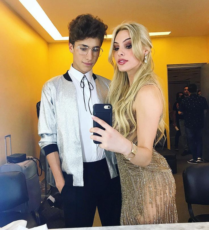 J Posts Lele Pons Kisses Juanpa Zurita Mtv Miaw Awards