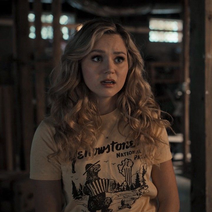 Brec Bassinger As Courtney Whitmore Stargirl Female Actresses