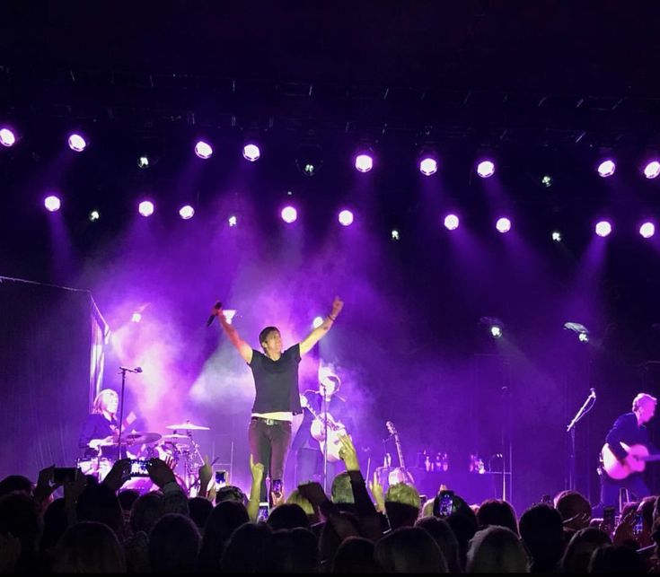 Pin By Brenda Gilbert On Rob Thomas Rob Thomas Thomas Rob
