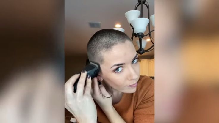 Payton Az 4 Buzzes Her Own Head At Home Yt Original Shave Her Head Bald Girl Cool Haircuts