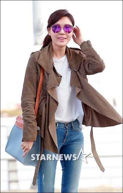 Kim Ha Neul Leaves For Her Honeymoon Kim Korean Actresses Korean Actress