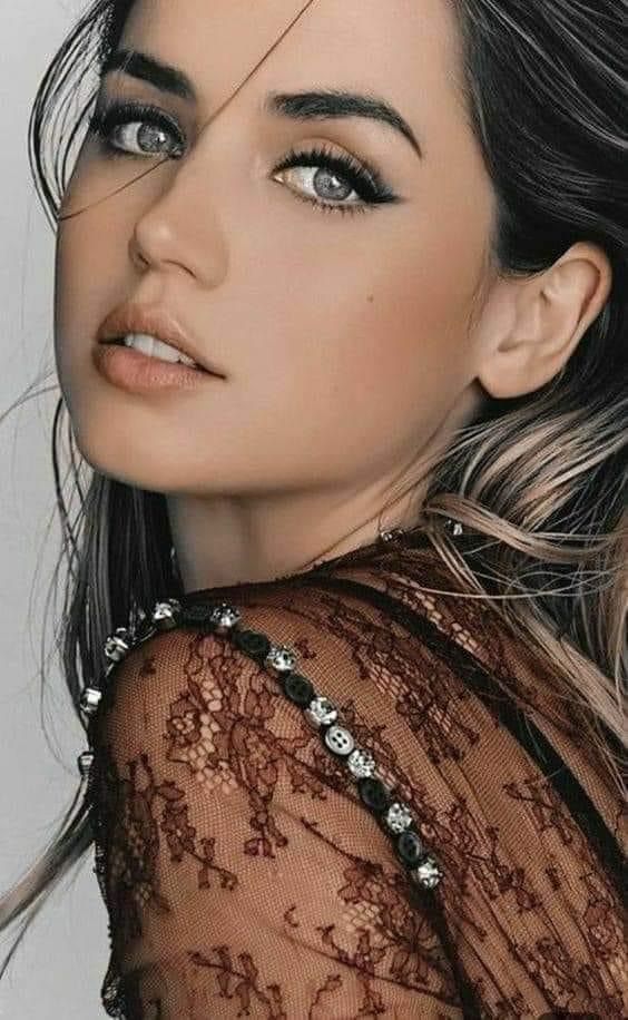 Pin By Chris Craven On Rosto Angelical In 2021 Beautiful Girl Face