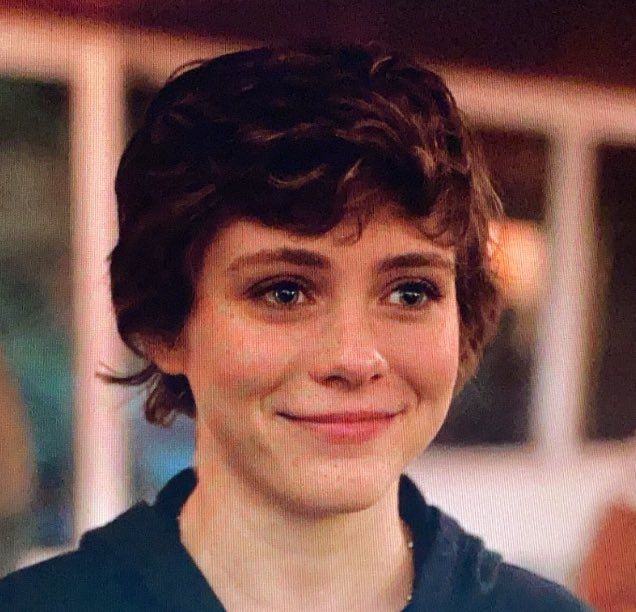 Sophia Lillis Fondo De Pantalla Iphone Disney