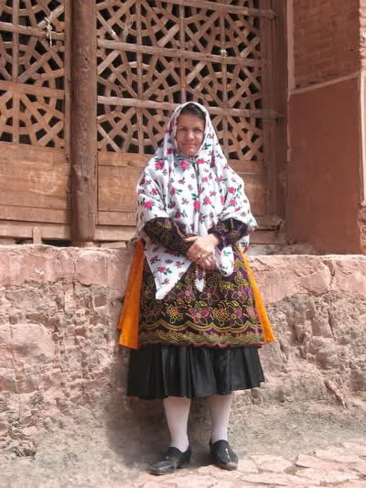One Of The Iranian Traditional Clothes Iranian Folk Costumes Are Varied