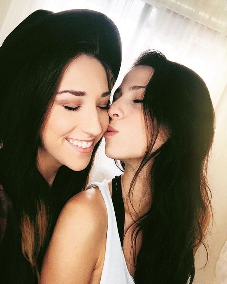 Ally Hills And Stevie Boebi I Have This Picture On My Fan Wall I Love