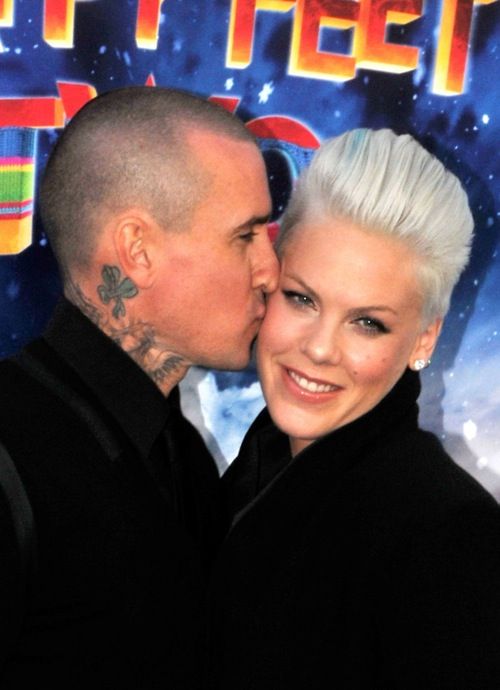 Pin On Pink And Carey Hart Kissing Compilation