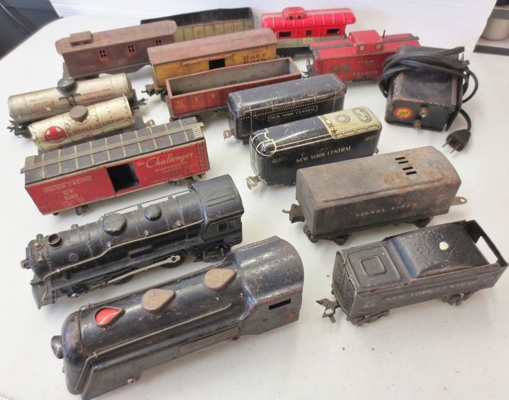 Lot Antique Vintage Toy Train Set Marx Lionel Tin Metal Engine Cars Transformer Model Train
