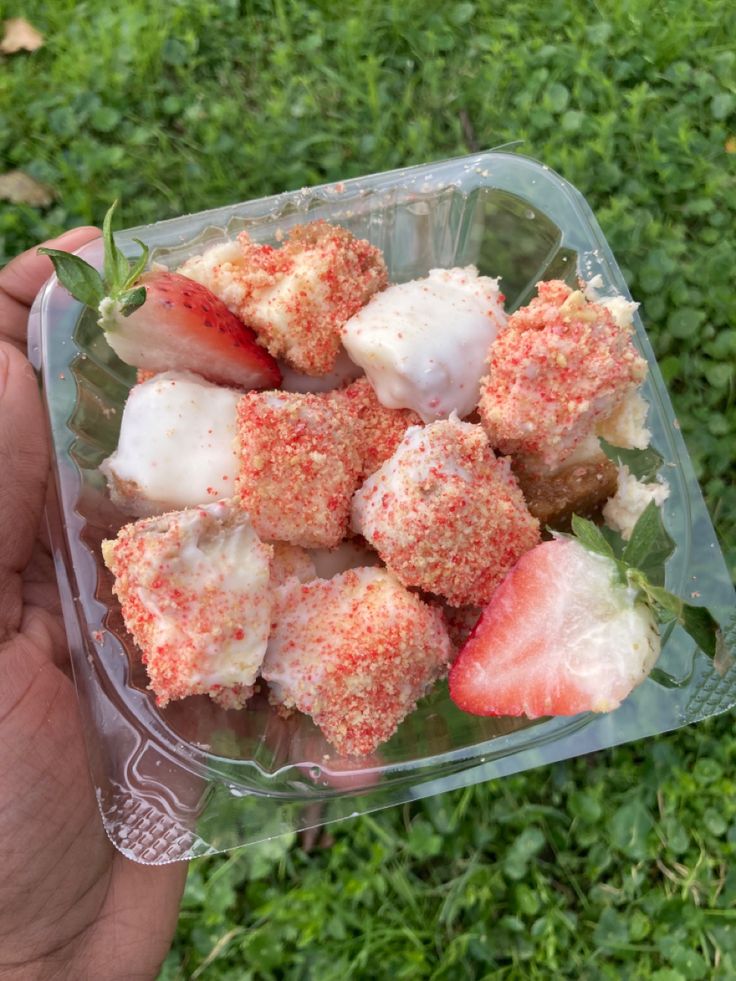 Strawberry Crunch Cheesecake Bites в 2024 г