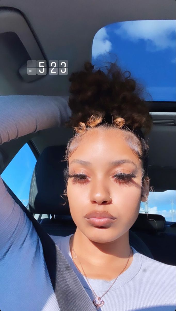 Pin By 🤎fxmoussss🤎 On Mørīäh•käêłÿñ Curly Hair Styles Naturally Hair