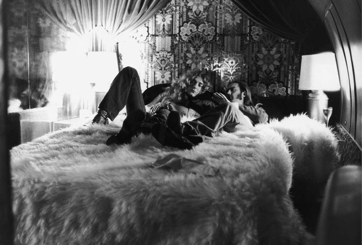 The Naked Joy Of Wearing Fur Photos 1950 1980 Flashbak Led