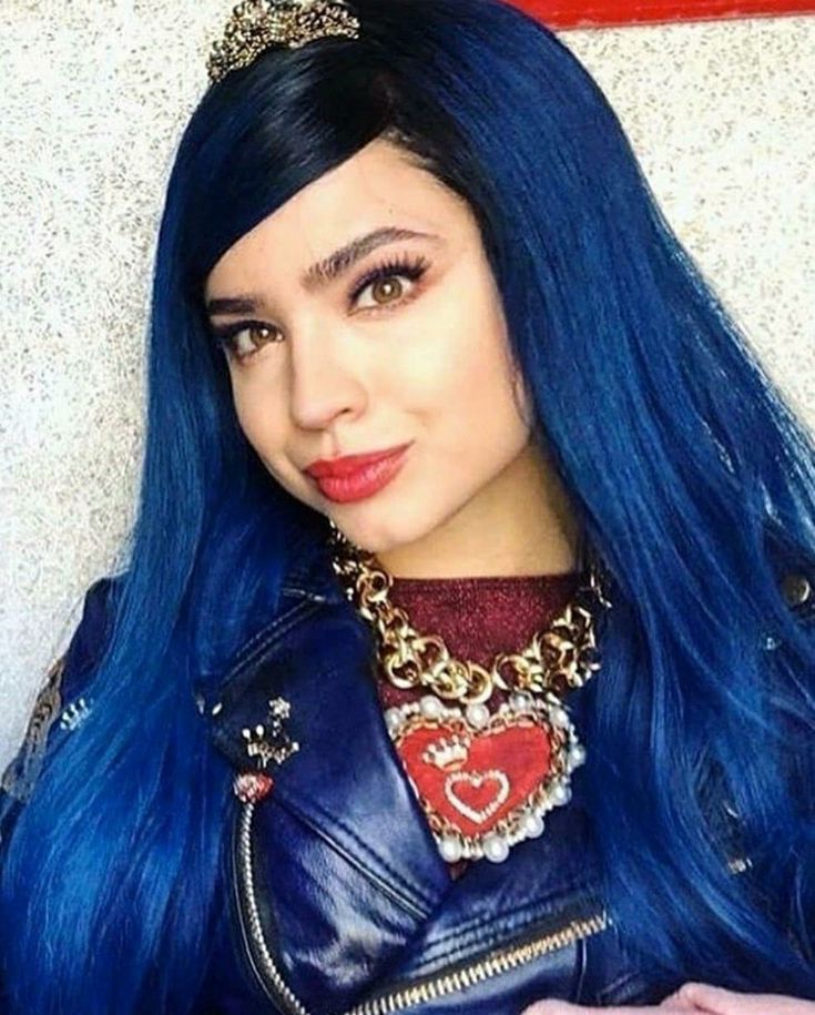 Descendants In 2020 Sofia Carson Evie Descendants Disney Descendants 3
