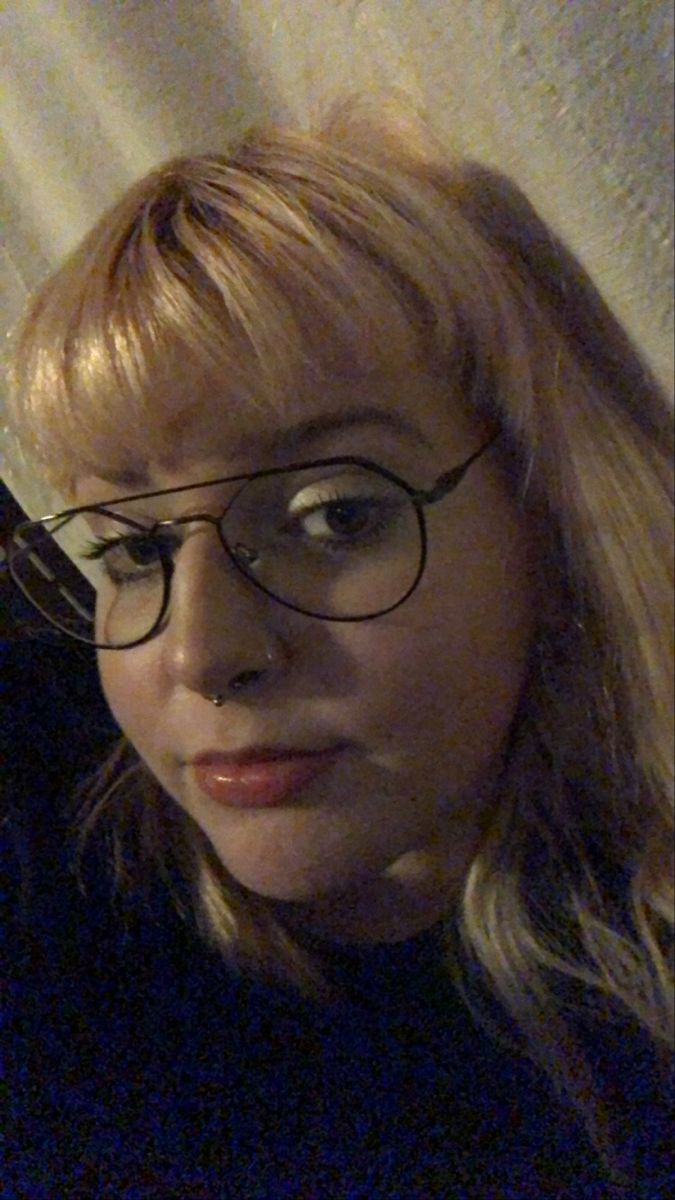 Glasses Selfie In 2022 Rectangle Glass Glasses Round Glass