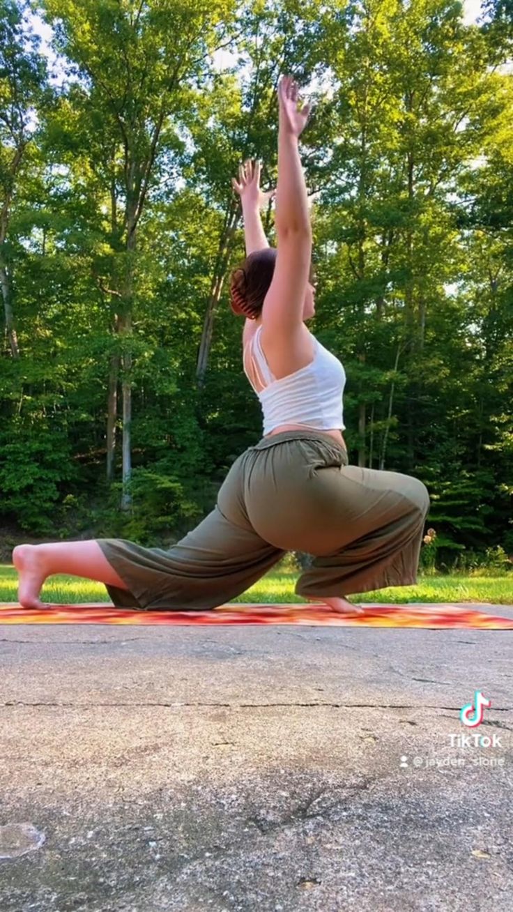 Yoga Poses And Early Mornings 🌞 Beautiful Women Blonde Beautiful Curvy Women Curvy Woman