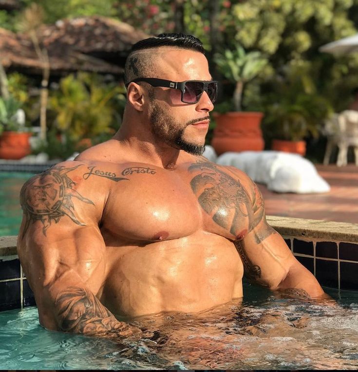 Pin By Tony Gregson On Muscle Bodybuilding Pictures Bodybuilders Big Muscle Men