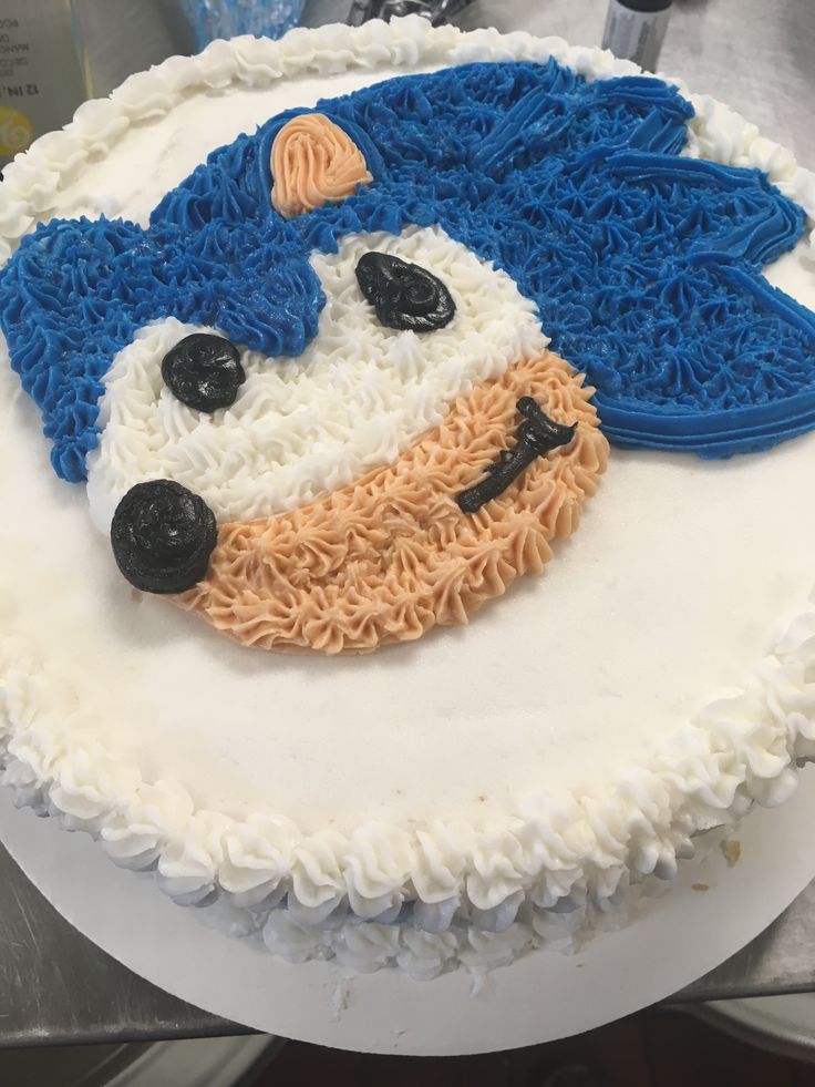 A Cake With Icing On It That Looks Like Sonic The Hedgehog